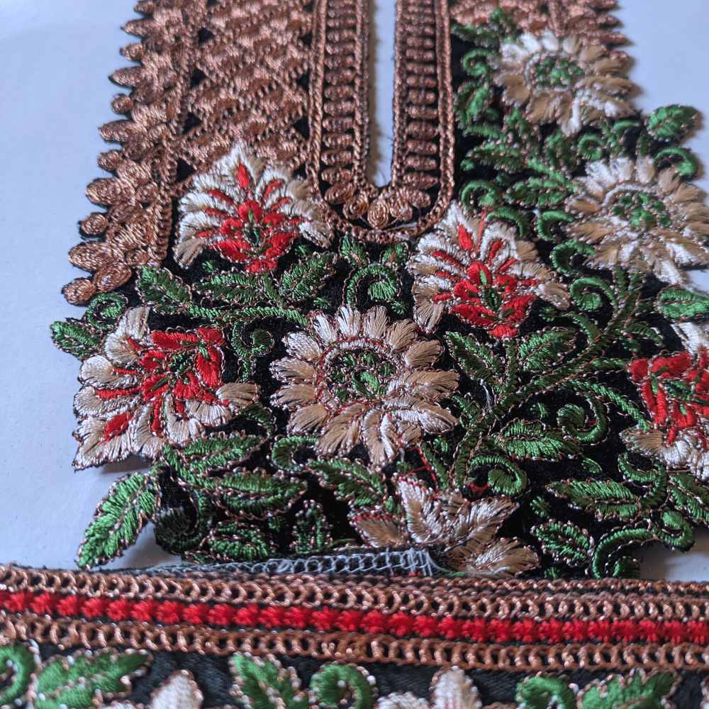 Mehjabeen Flower Tilla Patch With Border - Gyawun