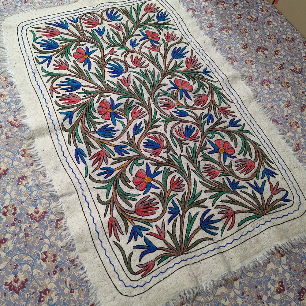 Khanqa Namda 6×4Ft Pure Wool Handmade Aari Embroidered - Gyawun
