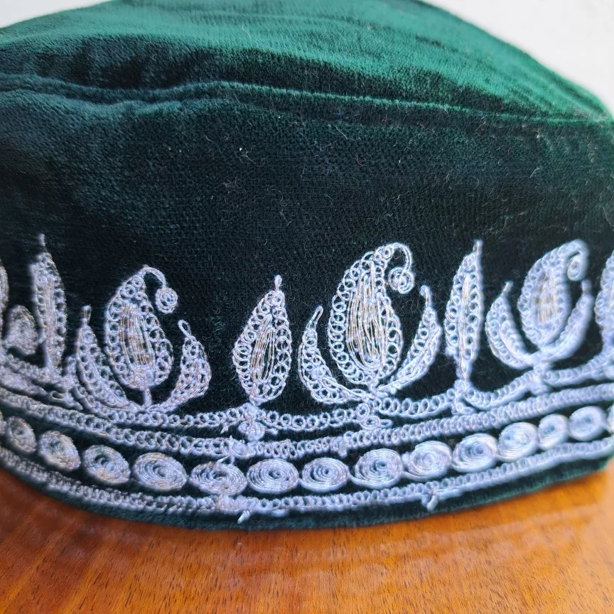 Dark Green Silver Badam Tilla Velvet Cap - Gyawun