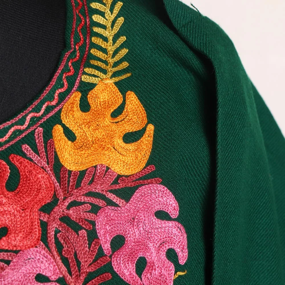 Green Sabzar Cashmilon Pheran With Beautiful Aari Embroidery - Wahraat ...