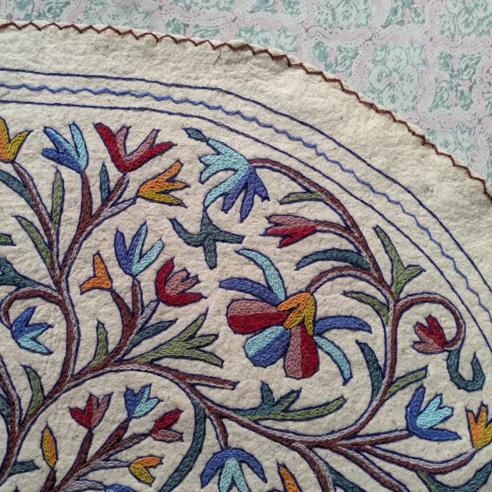 Intricate Round Wool Namda with Kashmiri Aari Art (5 ft) - Gyawun