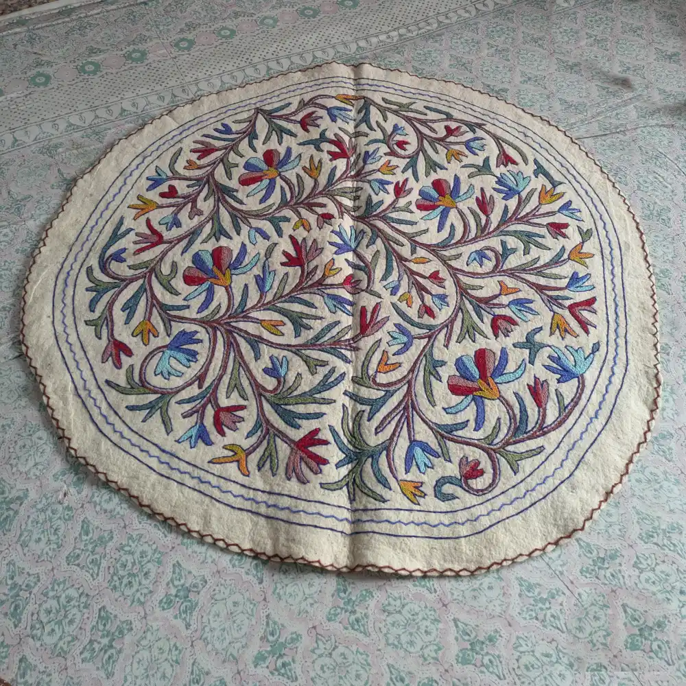 Intricate Round Wool Namda with Kashmiri Aari Art (5 ft) - Gyawun