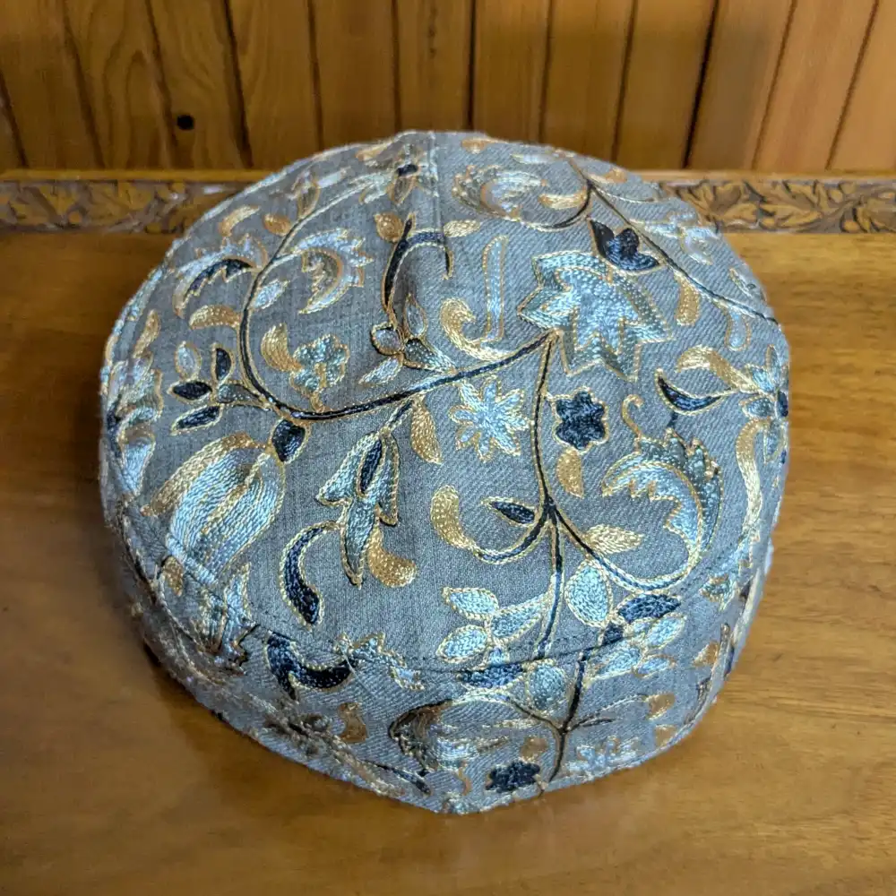 Harwan Toosha Aari Embroidered Cap - Gyawun