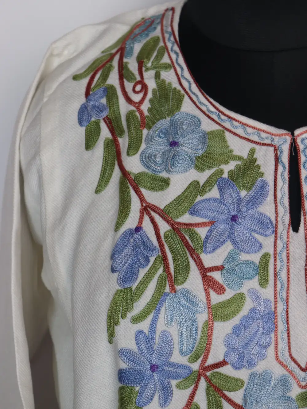 White Verinag Cashmilon Wool Pheran with Aari Embroidery - Gyawun
