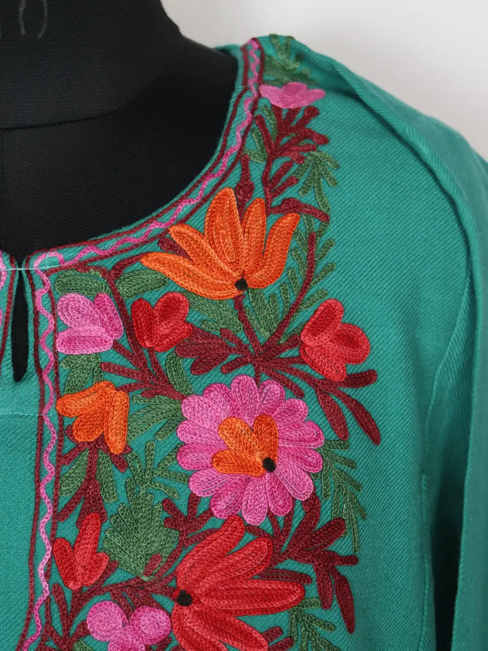 Verinag Sea Green Cashmilon Wool Pheran with Aari Embroidery - Gyawun