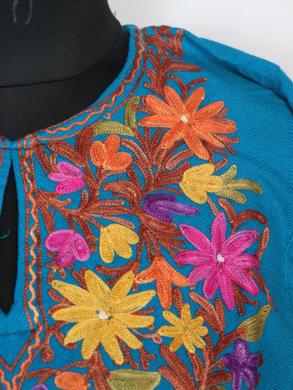 Blue Cashmilon Wool Verinag Pheran in with Aari Embroidery - Gyawun