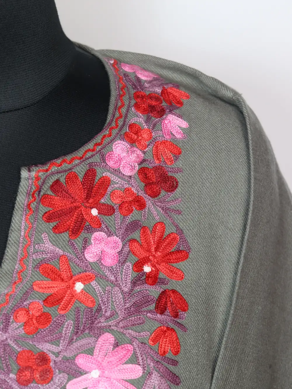 Gulnar Ash Grey 2pc Pheran Set with Aari Work in Cashmilon Wool - Gyawun