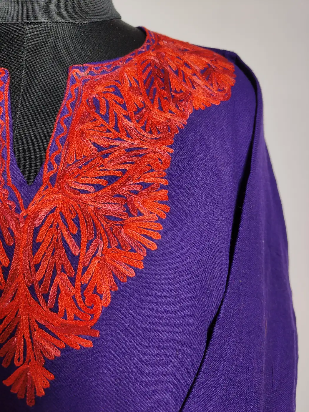 Nihayat Blue Cashmilon Wool Pheran With Aari Embroidery - Gyawun