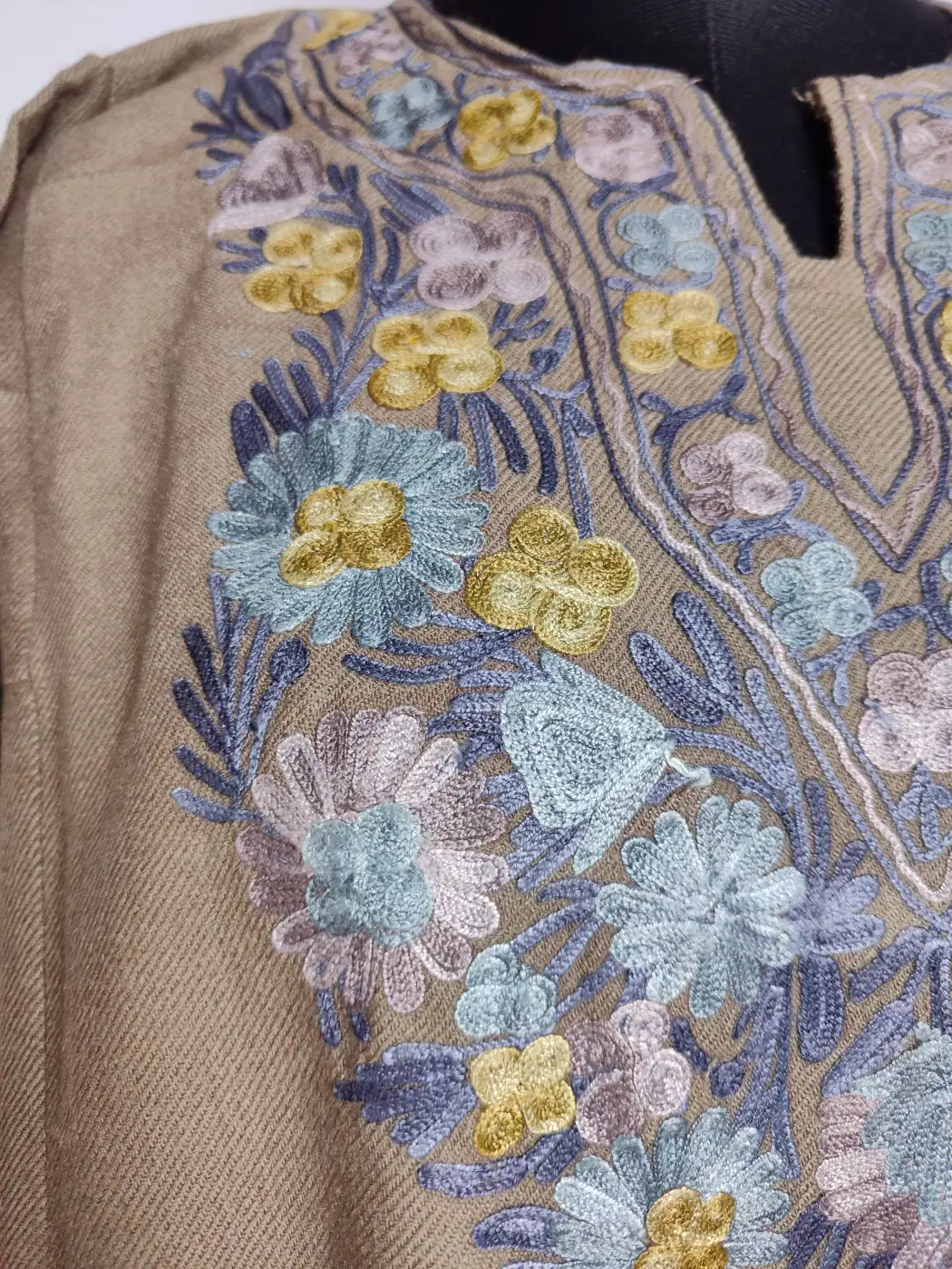 Nigeen Beige Cashmilon Wool Pheranin With Aari Embroidery - Gyawun