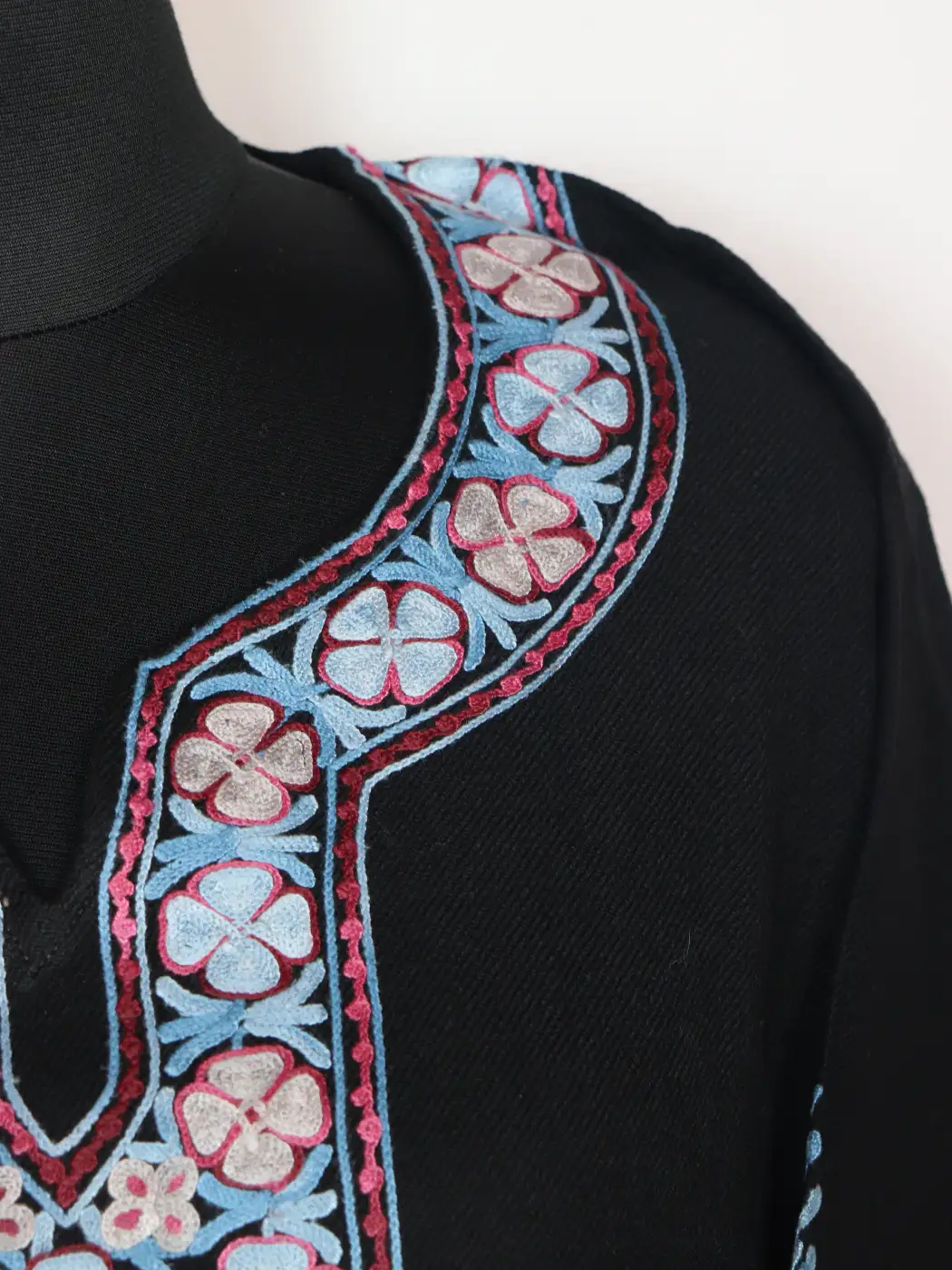 Black Husn Pheran in Cashmilon Wool With Sleeve and Daman Aari ...